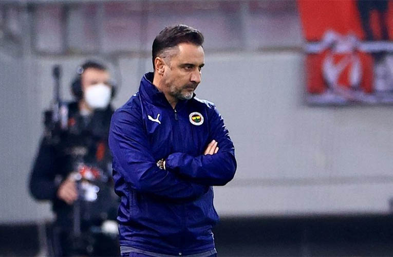 Presidente do Corinthians anuncia contratação do técnico português ... Presidente do Corinthians anuncia contratação do técnico português ...
